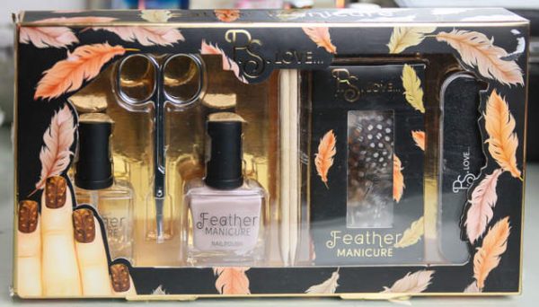 Feather Nails - Primark Feather Manicure - Strikeapose